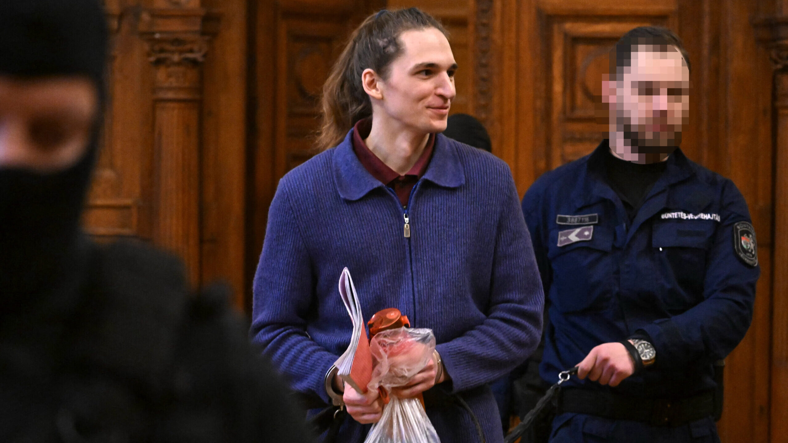 A DW Platformot ad Budapest Antifa Attacker Maja T-nek, hogy játssza az ...